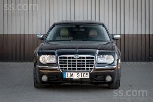 Melns Chrysler 300C 2007 Talsi, ar dzinēja tilpumu 3.00 L un nobraukumu 303 tūkst. km par 3990 €, foto 3 vietnē AUTOMOTO.COM.LV