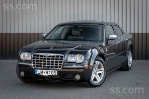 Melns Chrysler 300C 2007 Talsi, ar dzinēja tilpumu 3.00 L un nobraukumu 303 tūkst. km par 3990 €, foto 4 vietnē AUTOMOTO.COM.LV