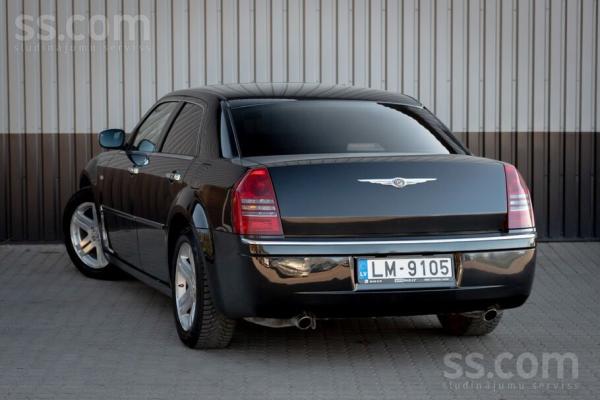 Черный Крайслер 300C 2007 в Талси, объемом двигателя 3.00 л и пробегом 303 тыс. км за 3990 €, фото 4 на AUTOMOTO.COM.LV