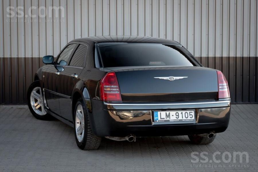 Melns Chrysler 300C 2007 Talsi, ar dzinēja tilpumu 3.00 L un nobraukumu 303 tūkst. km par 3990 €, foto 5 vietnē AUTOMOTO.COM.LV