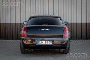 Melns Chrysler 300C 2007 Talsi, ar dzinēja tilpumu 3.00 L un nobraukumu 303 tūkst. km par 3990 €, foto 6 vietnē AUTOMOTO.COM.LV