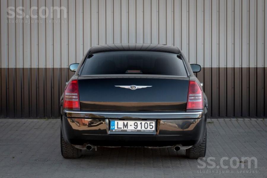 Melns Chrysler 300C 2007 Talsi, ar dzinēja tilpumu 3.00 L un nobraukumu 303 tūkst. km par 3990 €, foto 6 vietnē AUTOMOTO.COM.LV