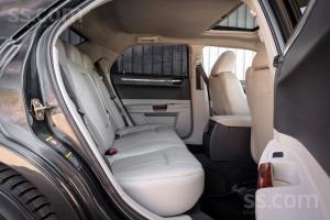 Melns Chrysler 300C 2007 Talsi, ar dzinēja tilpumu 3.00 L un nobraukumu 303 tūkst. km par 3990 €, foto 12 vietnē AUTOMOTO.COM.LV