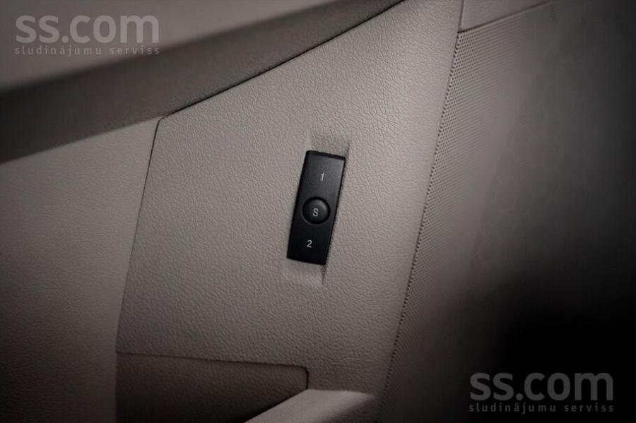 Melns Chrysler 300C 2007 Talsi, ar dzinēja tilpumu 3.00 L un nobraukumu 303 tūkst. km par 3990 €, foto 15 vietnē AUTOMOTO.COM.LV