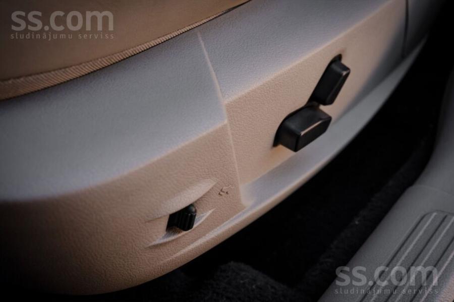 Melns Chrysler 300C 2007 Talsi, ar dzinēja tilpumu 3.00 L un nobraukumu 303 tūkst. km par 3990 €, foto 16 vietnē AUTOMOTO.COM.LV