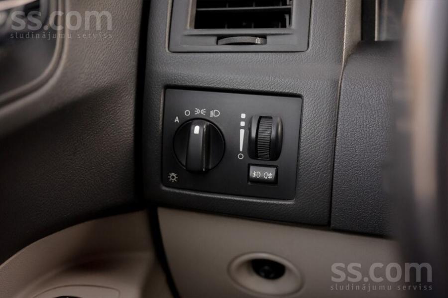 Melns Chrysler 300C 2007 Talsi, ar dzinēja tilpumu 3.00 L un nobraukumu 303 tūkst. km par 3990 €, foto 17 vietnē AUTOMOTO.COM.LV