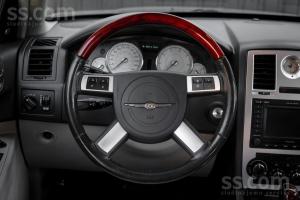 Melns Chrysler 300C 2007 Talsi, ar dzinēja tilpumu 3.00 L un nobraukumu 303 tūkst. km par 3990 €, foto 22 vietnē AUTOMOTO.COM.LV