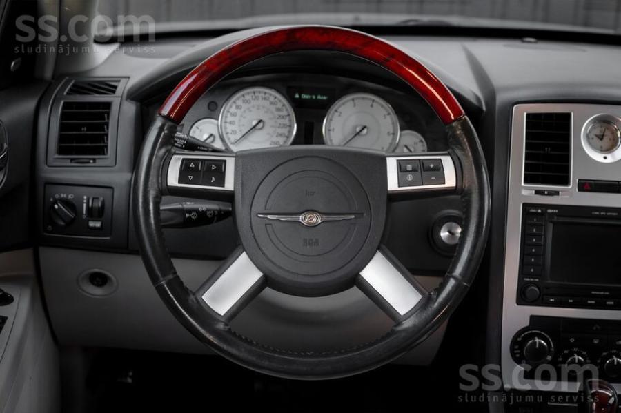 Melns Chrysler 300C 2007 Talsi, ar dzinēja tilpumu 3.00 L un nobraukumu 303 tūkst. km par 3990 €, foto 22 vietnē AUTOMOTO.COM.LV