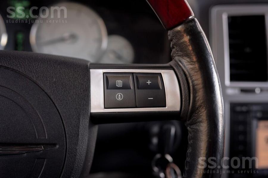 Melns Chrysler 300C 2007 Talsi, ar dzinēja tilpumu 3.00 L un nobraukumu 303 tūkst. km par 3990 €, foto 23 vietnē AUTOMOTO.COM.LV