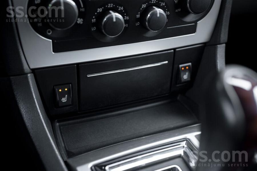 Melns Chrysler 300C 2007 Talsi, ar dzinēja tilpumu 3.00 L un nobraukumu 303 tūkst. km par 3990 €, foto 26 vietnē AUTOMOTO.COM.LV