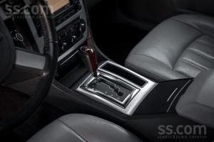 Melns Chrysler 300C 2007 Talsi, ar dzinēja tilpumu 3.00 L un nobraukumu 303 tūkst. km par 3990 €, foto 27 vietnē AUTOMOTO.COM.LV