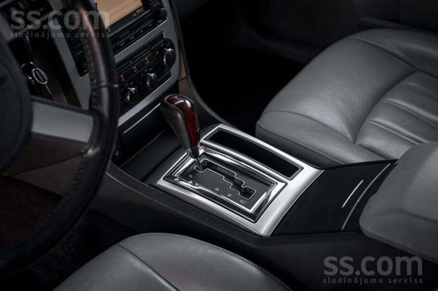 Melns Chrysler 300C 2007 Talsi, ar dzinēja tilpumu 3.00 L un nobraukumu 303 tūkst. km par 3990 €, foto 27 vietnē AUTOMOTO.COM.LV