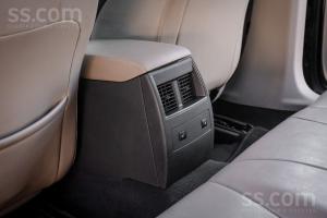 Melns Chrysler 300C 2007 Talsi, ar dzinēja tilpumu 3.00 L un nobraukumu 303 tūkst. km par 3990 €, foto 28 vietnē AUTOMOTO.COM.LV