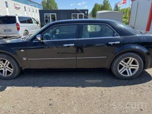 Melns Chrysler 300C 2007 Rēzekne, ar dzinēja tilpumu 3.00 L un nobraukumu 236 tūkst. km par 3200 €, foto 4 vietnē AUTOMOTO.COM.LV