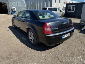 Melns Chrysler 300C 2007 Rēzekne, ar dzinēja tilpumu 3.00 L un nobraukumu 236 tūkst. km par 3200 €, foto 5 vietnē AUTOMOTO.COM.LV