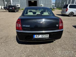 Melns Chrysler 300C 2007 Rēzekne, ar dzinēja tilpumu 3.00 L un nobraukumu 236 tūkst. km par 3200 €, foto 6 vietnē AUTOMOTO.COM.LV