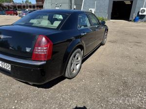 Melns Chrysler 300C 2007 Rēzekne, ar dzinēja tilpumu 3.00 L un nobraukumu 236 tūkst. km par 3200 €, foto 7 vietnē AUTOMOTO.COM.LV