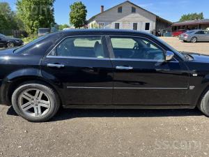 Melns Chrysler 300C 2007 Rēzekne, ar dzinēja tilpumu 3.00 L un nobraukumu 236 tūkst. km par 3200 €, foto 8 vietnē AUTOMOTO.COM.LV