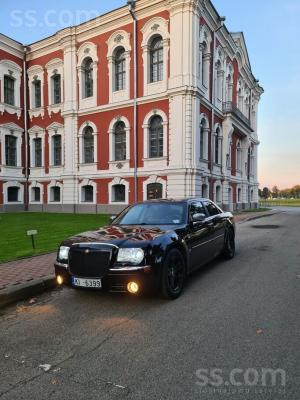 Черный Крайслер 300C 2007 в Елгава, объемом двигателя 3.00 л и пробегом 301 тыс. км за 3999 €, фото  на AUTOMOTO.COM.LV