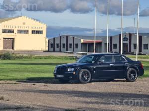 Melns Chrysler 300C 2007 Jelgava, ar dzinēja tilpumu 3.00 L un nobraukumu 301 tūkst. km par 3999 €, foto 4 vietnē AUTOMOTO.COM.LV