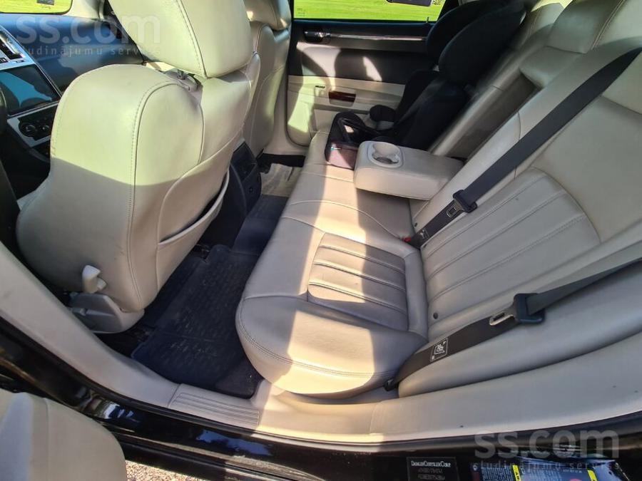 Melns Chrysler 300C 2007 Jelgava, ar dzinēja tilpumu 3.00 L un nobraukumu 301 tūkst. km par 3999 €, foto 8 vietnē AUTOMOTO.COM.LV