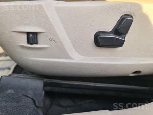 Melns Chrysler 300C 2007 Jelgava, ar dzinēja tilpumu 3.00 L un nobraukumu 301 tūkst. km par 3999 €, foto 11 vietnē AUTOMOTO.COM.LV