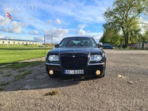Melns Chrysler 300C 2007 Jelgava, ar dzinēja tilpumu 3.00 L un nobraukumu 301 tūkst. km par 3999 €, foto 12 vietnē AUTOMOTO.COM.LV