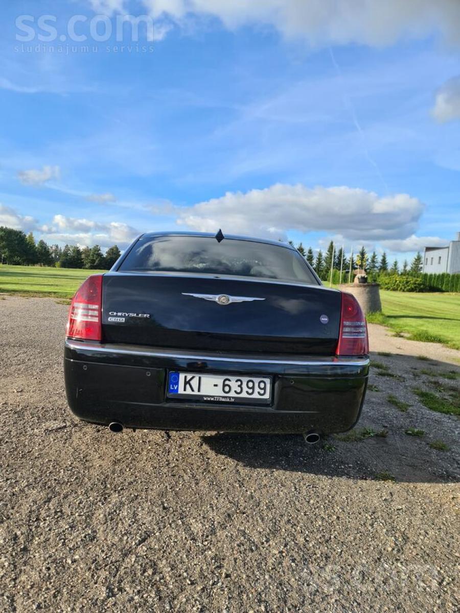 Melns Chrysler 300C 2007 Jelgava, ar dzinēja tilpumu 3.00 L un nobraukumu 301 tūkst. km par 3999 €, foto 15 vietnē AUTOMOTO.COM.LV