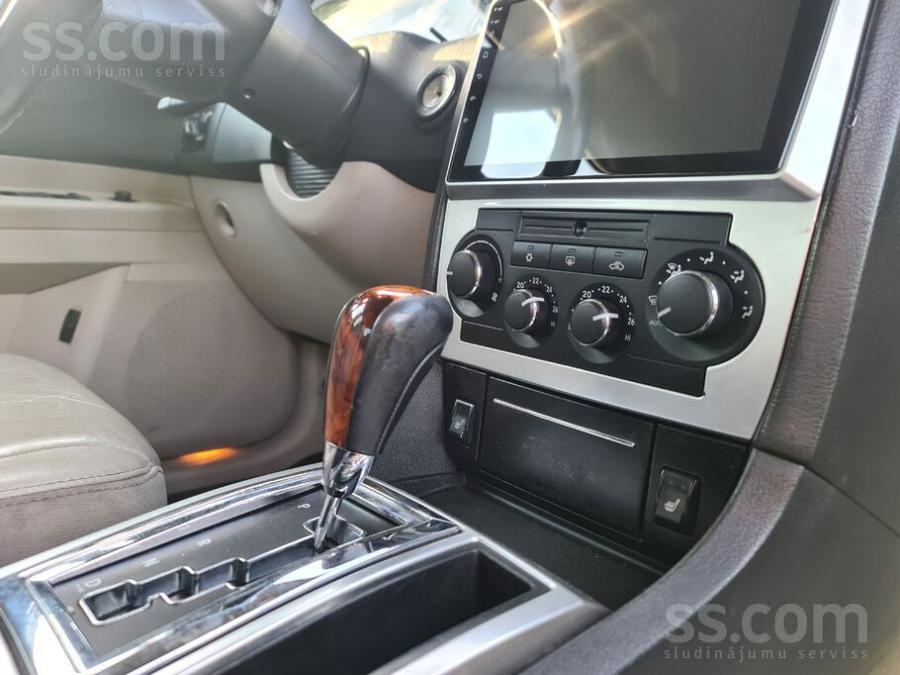 Melns Chrysler 300C 2007 Jelgava, ar dzinēja tilpumu 3.00 L un nobraukumu 301 tūkst. km par 3999 €, foto 17 vietnē AUTOMOTO.COM.LV