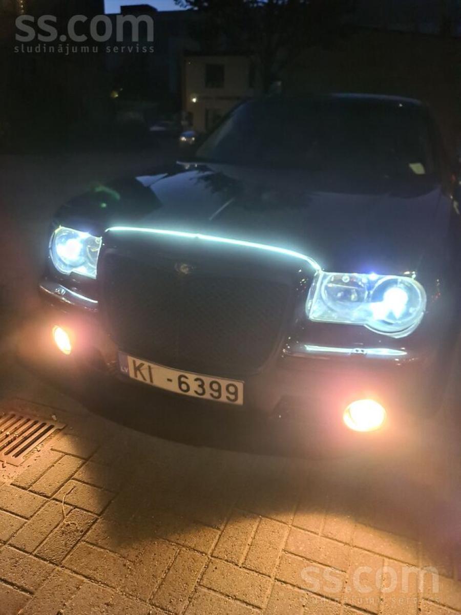 Melns Chrysler 300C 2007 Jelgava, ar dzinēja tilpumu 3.00 L un nobraukumu 301 tūkst. km par 3999 €, foto 18 vietnē AUTOMOTO.COM.LV