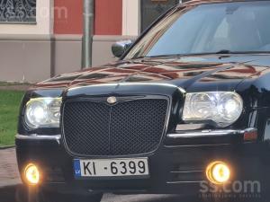 Melns Chrysler 300C 2007 Jelgava, ar dzinēja tilpumu 3.00 L un nobraukumu 301 tūkst. km par 3999 €, foto 19 vietnē AUTOMOTO.COM.LV