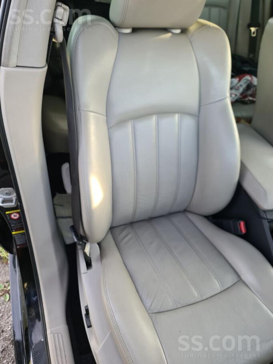 Melns Chrysler 300C 2007 Jelgava, ar dzinēja tilpumu 3.00 L un nobraukumu 301 tūkst. km par 3999 €, foto 21 vietnē AUTOMOTO.COM.LV