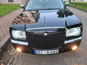 Melns Chrysler 300C 2007 Jelgava, ar dzinēja tilpumu 3.00 L un nobraukumu 301 tūkst. km par 3999 €, foto 23 vietnē AUTOMOTO.COM.LV