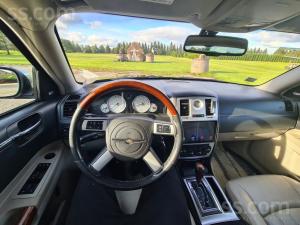 Melns Chrysler 300C 2007 Jelgava, ar dzinēja tilpumu 3.00 L un nobraukumu 301 tūkst. km par 3999 €, foto 24 vietnē AUTOMOTO.COM.LV