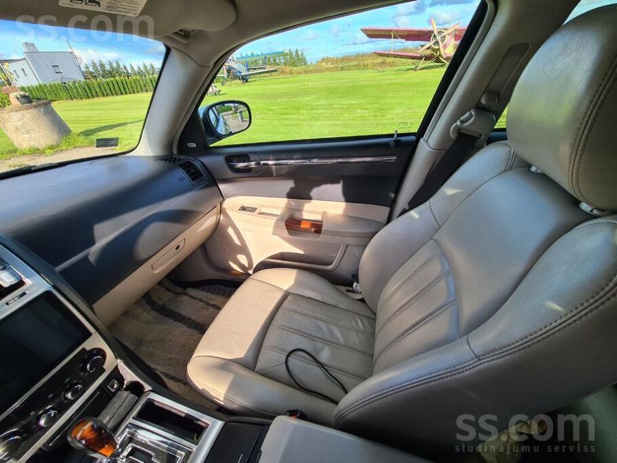Melns Chrysler 300C 2007 Jelgava, ar dzinēja tilpumu 3.00 L un nobraukumu 301 tūkst. km par 3999 €, foto 25 vietnē AUTOMOTO.COM.LV