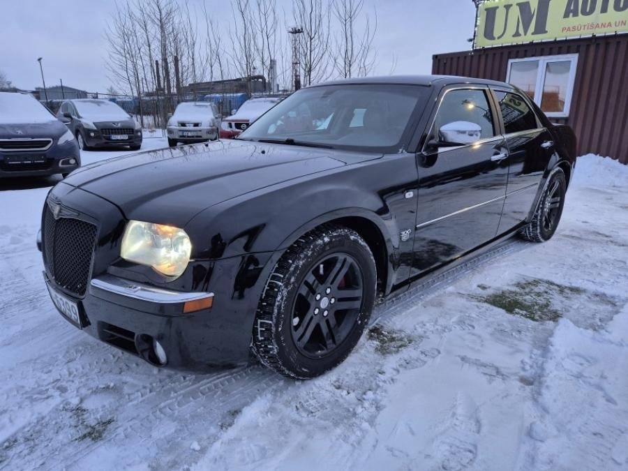 Black Chrysler 300C 2007 in Riga, with an engine capacity of 3.00 L and mileage of 296 thousand km for 4200 €, photo 1 on AUTOMOTO.COM.LV