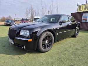 Black Chrysler 300C 2007 in Riga, with an engine capacity of 3.00 L and mileage of 296 thousand km for 4200 €, photo 3 on AUTOMOTO.COM.LV