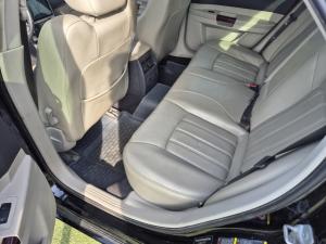Black Chrysler 300C 2007 in Riga, with an engine capacity of 3.00 L and mileage of 296 thousand km for 4200 €, photo 8 on AUTOMOTO.COM.LV