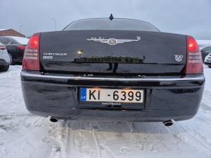 Black Chrysler 300C 2007 in Riga, with an engine capacity of 3.00 L and mileage of 296 thousand km for 4200 €, photo 12 on AUTOMOTO.COM.LV