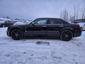 Black Chrysler 300C 2007 in Riga, with an engine capacity of 3.00 L and mileage of 296 thousand km for 4200 €, photo 16 on AUTOMOTO.COM.LV