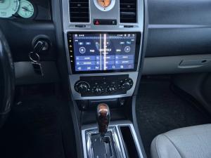 Black Chrysler 300C 2007 in Riga, with an engine capacity of 3.00 L and mileage of 296 thousand km for 4200 €, photo 28 on AUTOMOTO.COM.LV