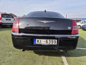 Black Chrysler 300C 2007 in Riga, with an engine capacity of 3.00 L and mileage of 296 thousand km for 4200 €, photo 31 on AUTOMOTO.COM.LV