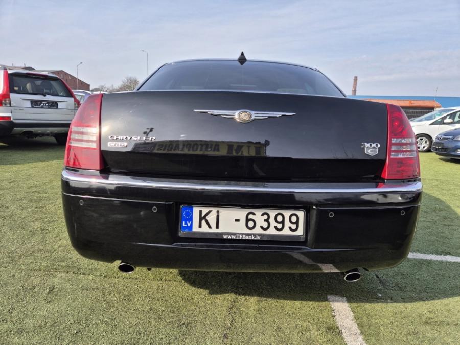 Black Chrysler 300C 2007 in Riga, with an engine capacity of 3.00 L and mileage of 296 thousand km for 4200 €, photo 31 on AUTOMOTO.COM.LV