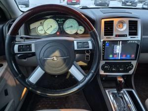 Black Chrysler 300C 2007 in Riga, with an engine capacity of 3.00 L and mileage of 296 thousand km for 4200 €, photo 34 on AUTOMOTO.COM.LV