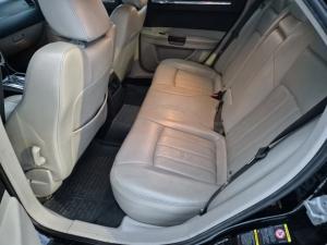 Black Chrysler 300C 2007 in Riga, with an engine capacity of 3.00 L and mileage of 296 thousand km for 4200 €, photo 36 on AUTOMOTO.COM.LV