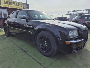 Black Chrysler 300C 2007 in Riga, with an engine capacity of 3.00 L and mileage of 296 thousand km for 4200 €, photo 37 on AUTOMOTO.COM.LV