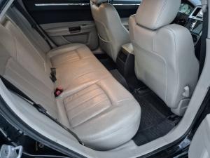 Black Chrysler 300C 2007 in Riga, with an engine capacity of 3.00 L and mileage of 296 thousand km for 4200 €, photo 38 on AUTOMOTO.COM.LV