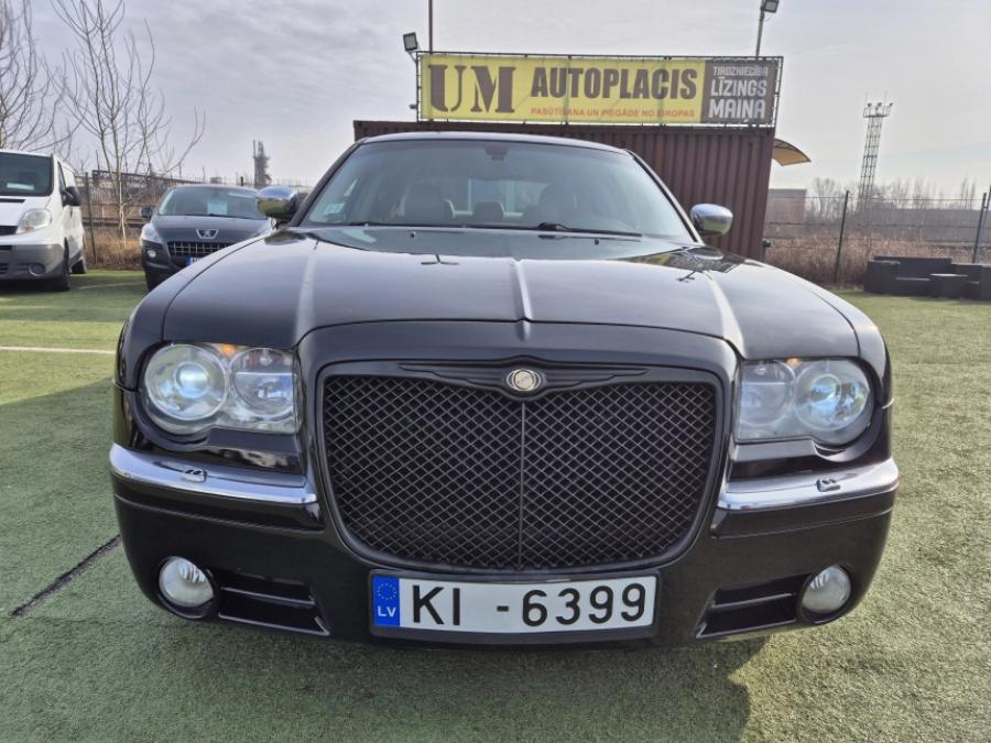 Black Chrysler 300C 2007 in Riga, with an engine capacity of 3.00 L and mileage of 296 thousand km for 4200 €, photo 39 on AUTOMOTO.COM.LV