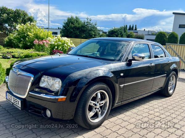 Melns Chrysler 300C 2007 Tallina, ar dzinēja tilpumu 3.00 L un nobraukumu 215 tūkst. km par 3990 €, foto 1 vietnē AUTOMOTO.COM.LV