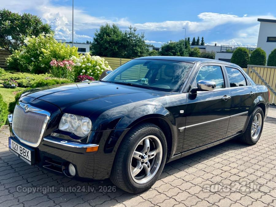 Melns Chrysler 300C 2007 Tallina, ar dzinēja tilpumu 3.00 L un nobraukumu 215 tūkst. km par 3990 €, foto 1 vietnē AUTOMOTO.COM.LV